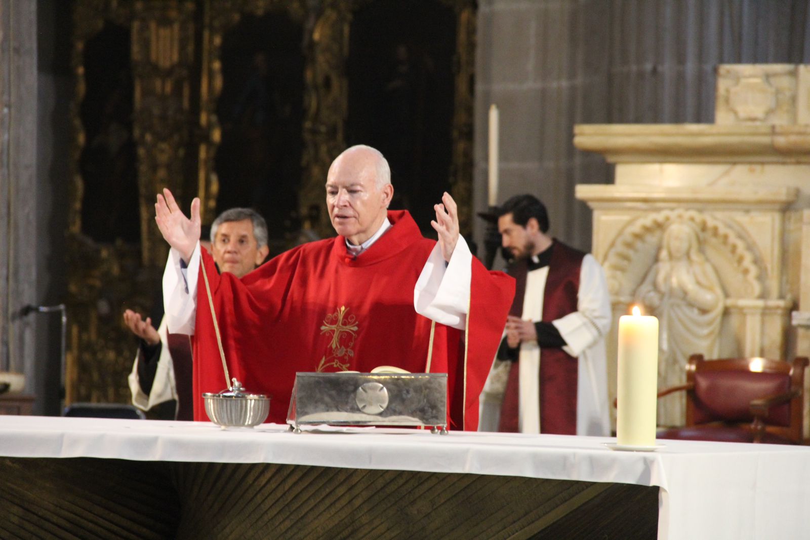 Homilía Viernes Santo 2023: "Andábamos errantes, como ovejas; cada uno ...
